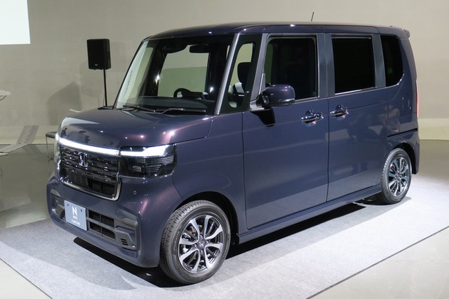 ホンダ新型「N-BOX/N-BOXカスタム(JF5,JF6)」初公開で先行予約開始！一文字ライトがカッコいい。価格は約2万円アップ。タンク容量は変わらない模様。 – 【N-BOX for ...