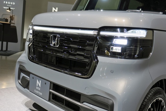 ホンダ新型「N-BOX/N-BOXカスタム(JF5,JF6)」初公開で先行予約開始！一文字ライトがカッコいい。価格は約2万円アップ。タンク容量は変わらない模様。 – 【N-BOX for ...
