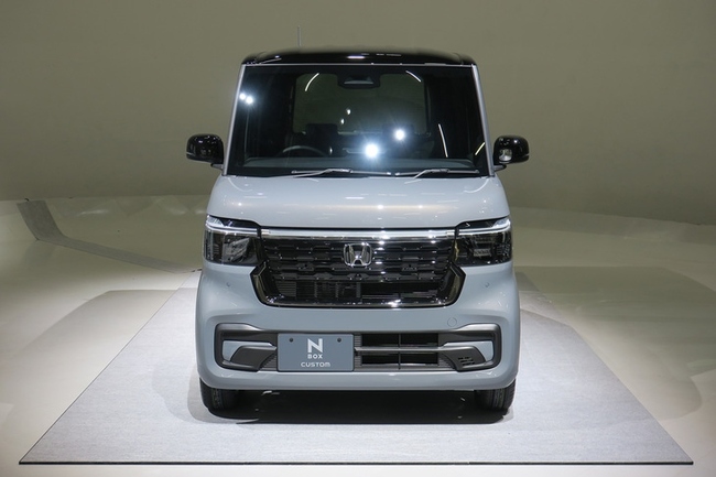 ホンダ新型「N-BOX/N-BOXカスタム(JF5,JF6)」初公開で先行予約開始！一文字ライトがカッコいい。価格は約2万円アップ。タンク容量は変わらない模様。 – 【N-BOX for ...